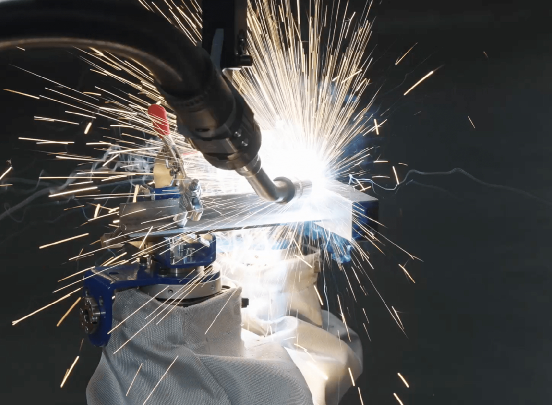 Flexible robotic welding cell - Flexy Weld